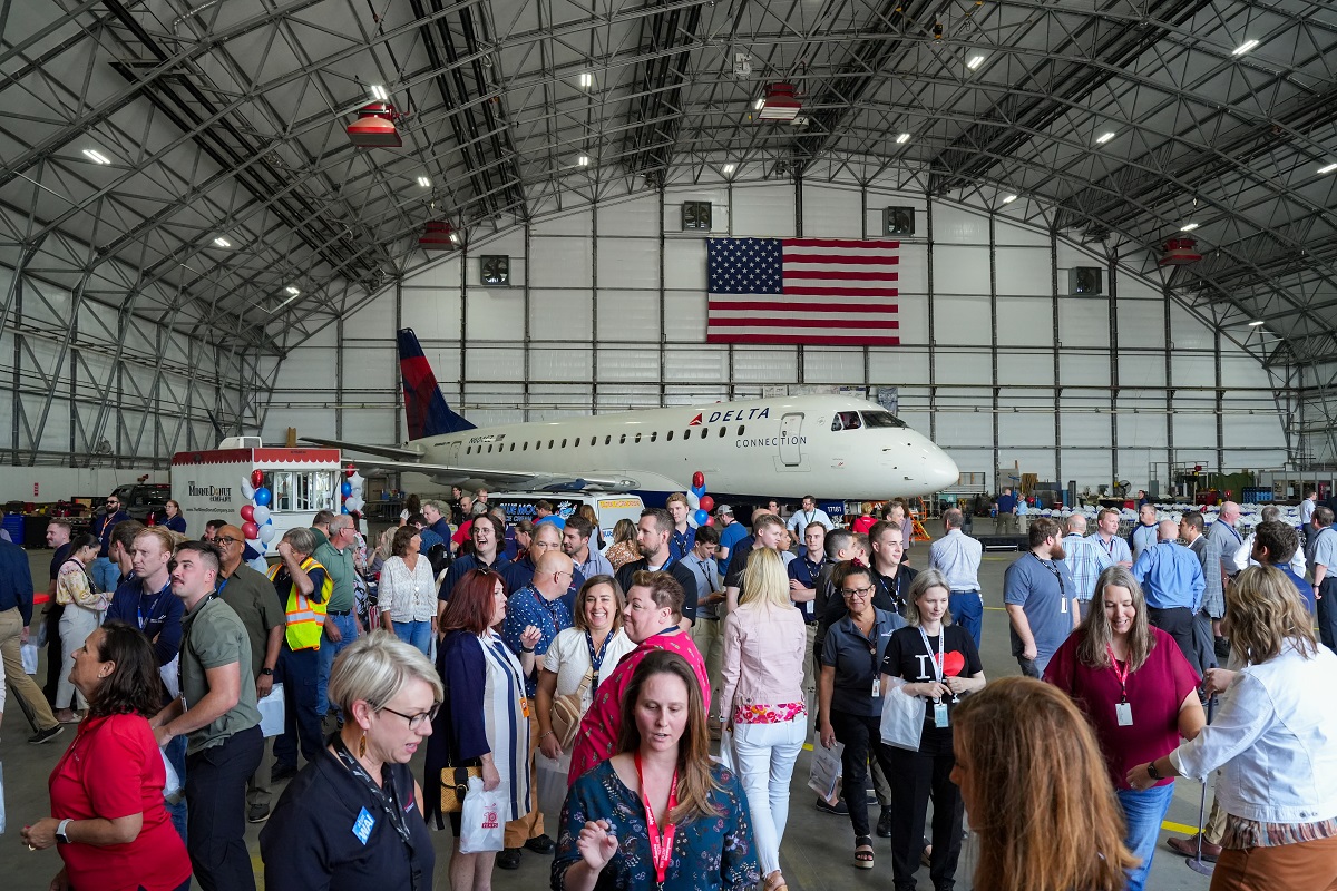Celebrating 10 Years of Excellence at Endeavor Air | EDV On The Fly