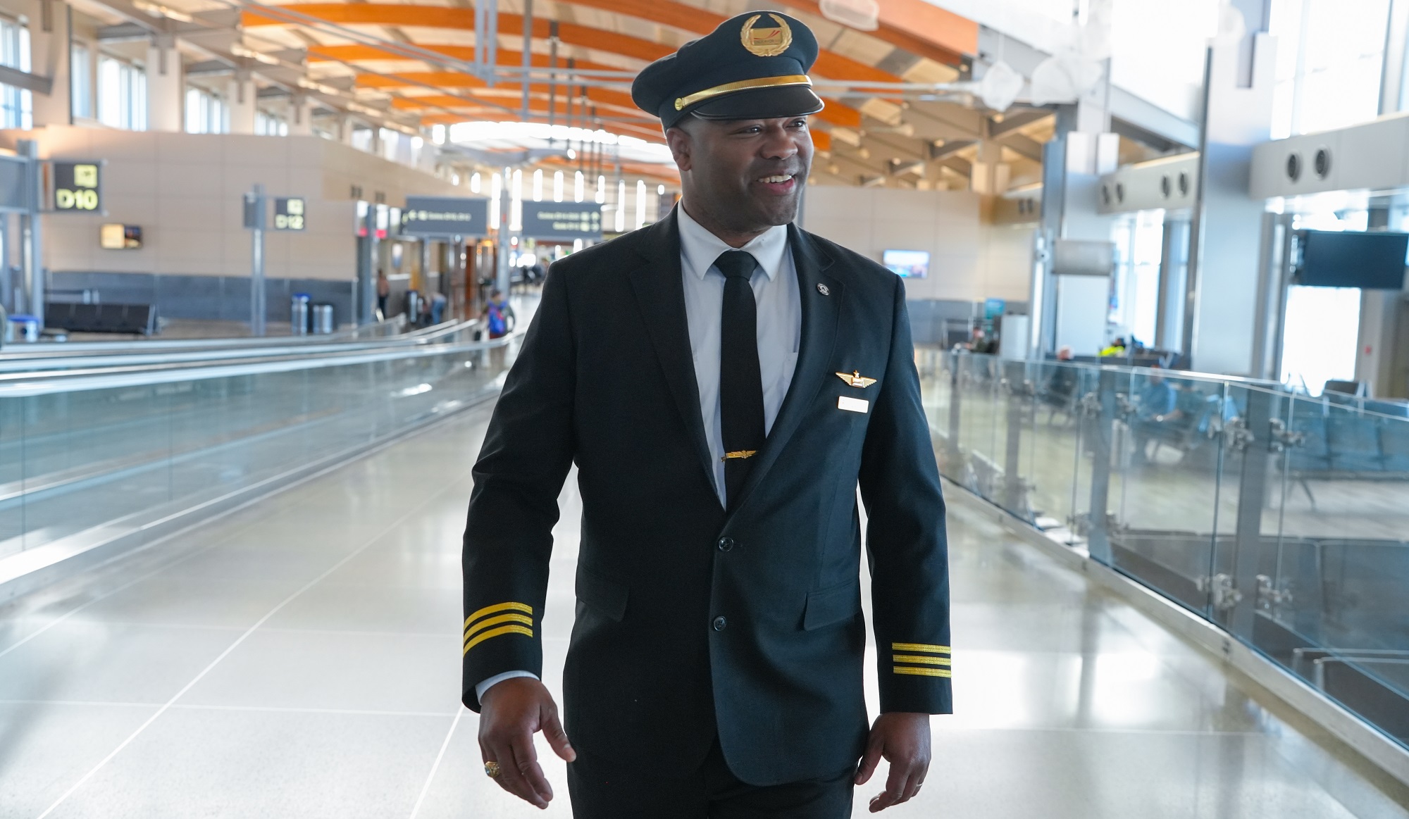 Following his Dreams: Rick Wilson, Endeavor Air First Officer | EDV On ...